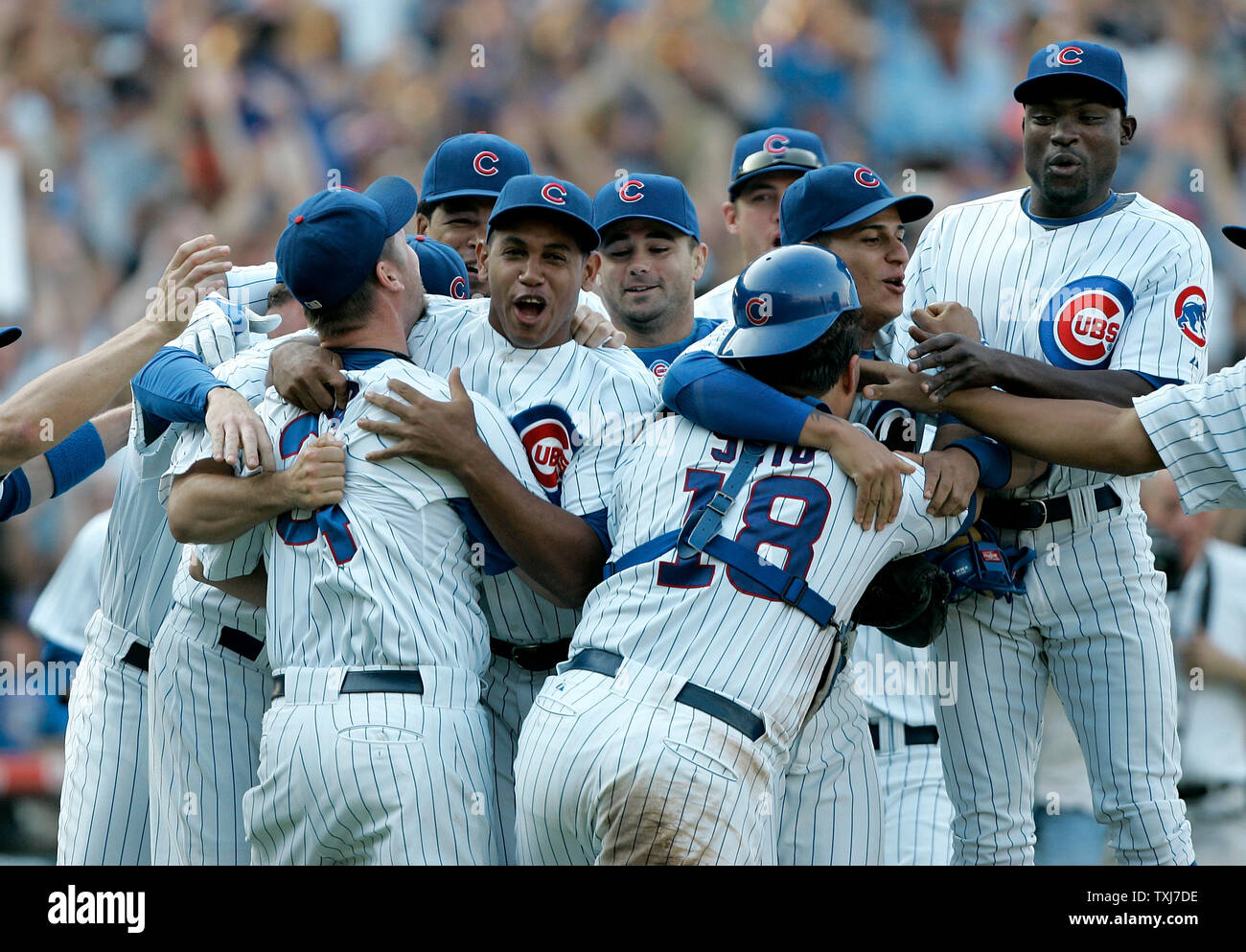 Chicago Cubs celebrates after defeating the St. Louis Cardinals 5-4 to ...