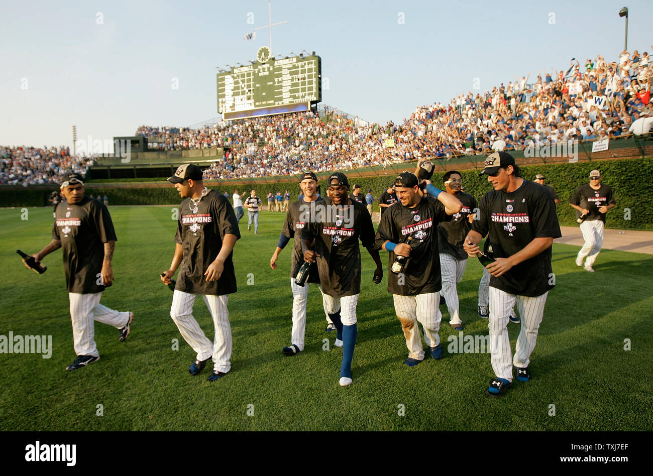 The Chicago Cubs run through the outfield as they celebrate after ...