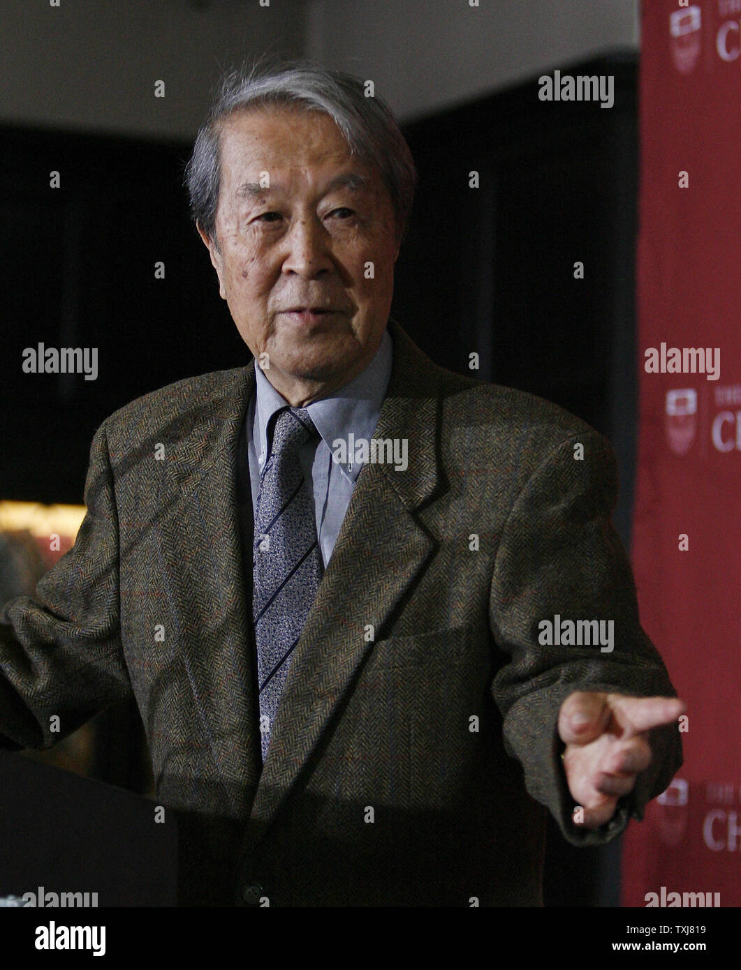 University of Chicago professor Yoichiro Nambu speaks during a news ...