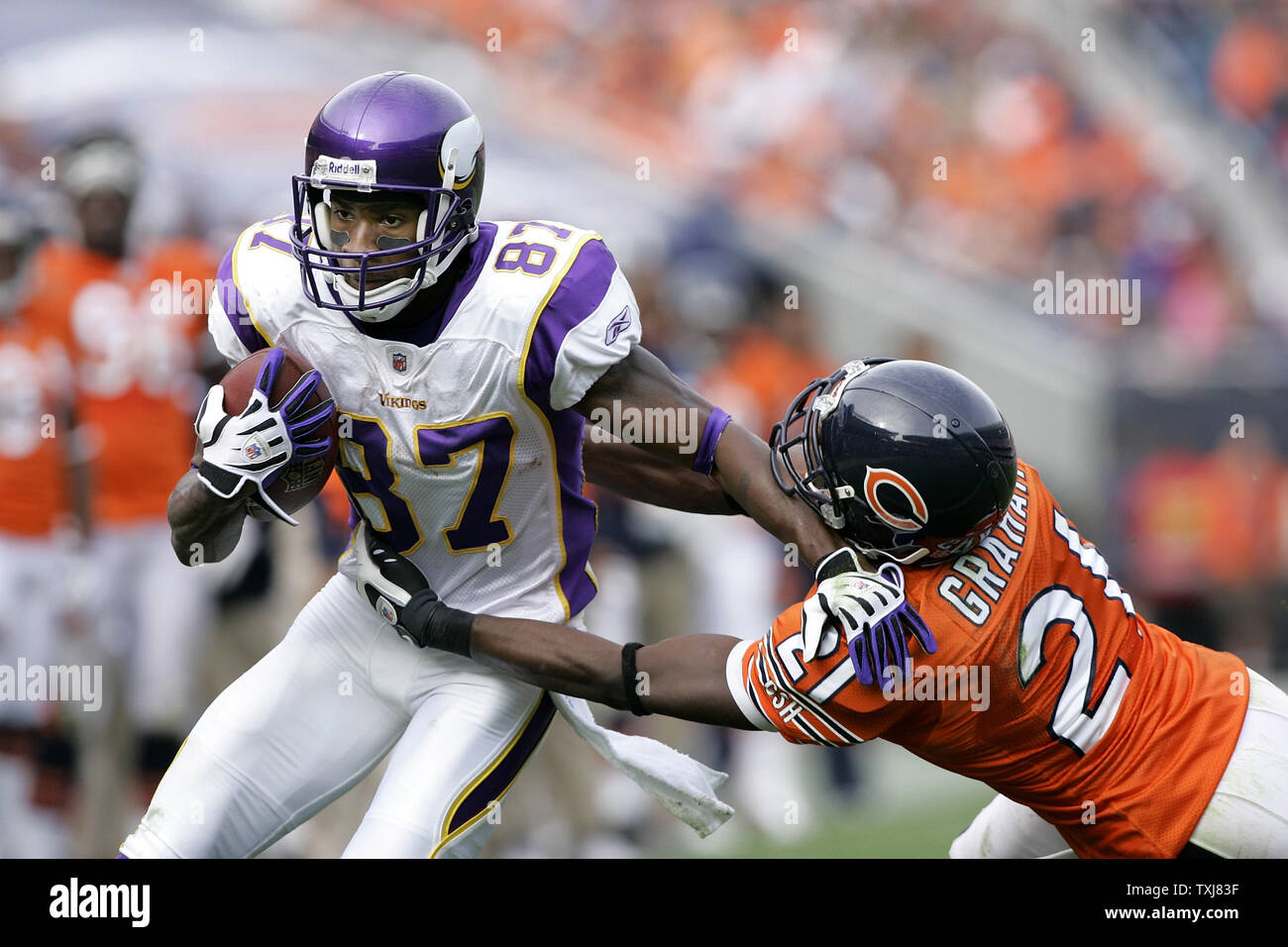Chicago Bears cornerback Corey Graham (21) tackles Minnesota Vikings ...
