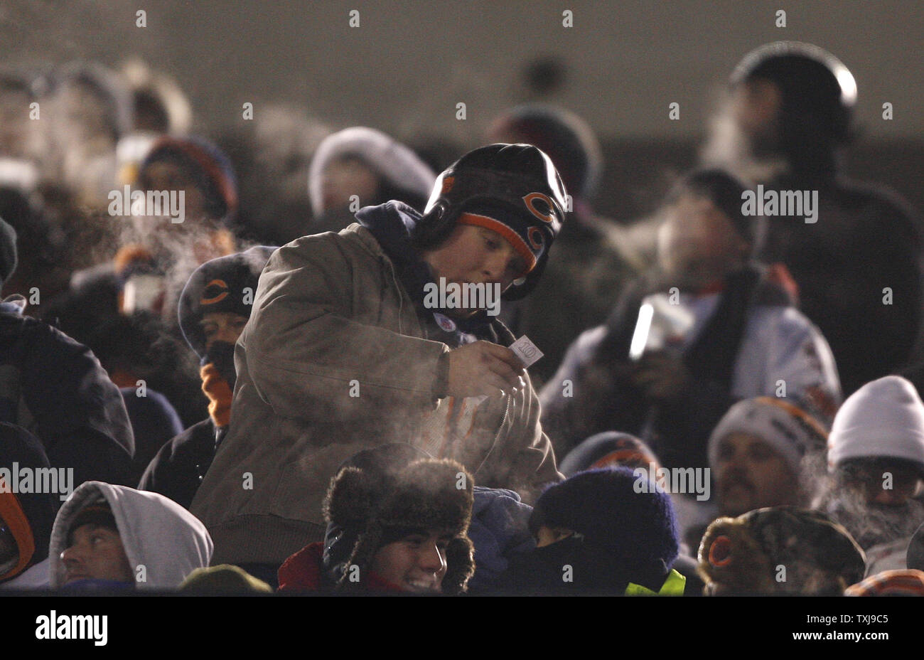 Fans brave cold weather hi-res stock photography and images - Alamy