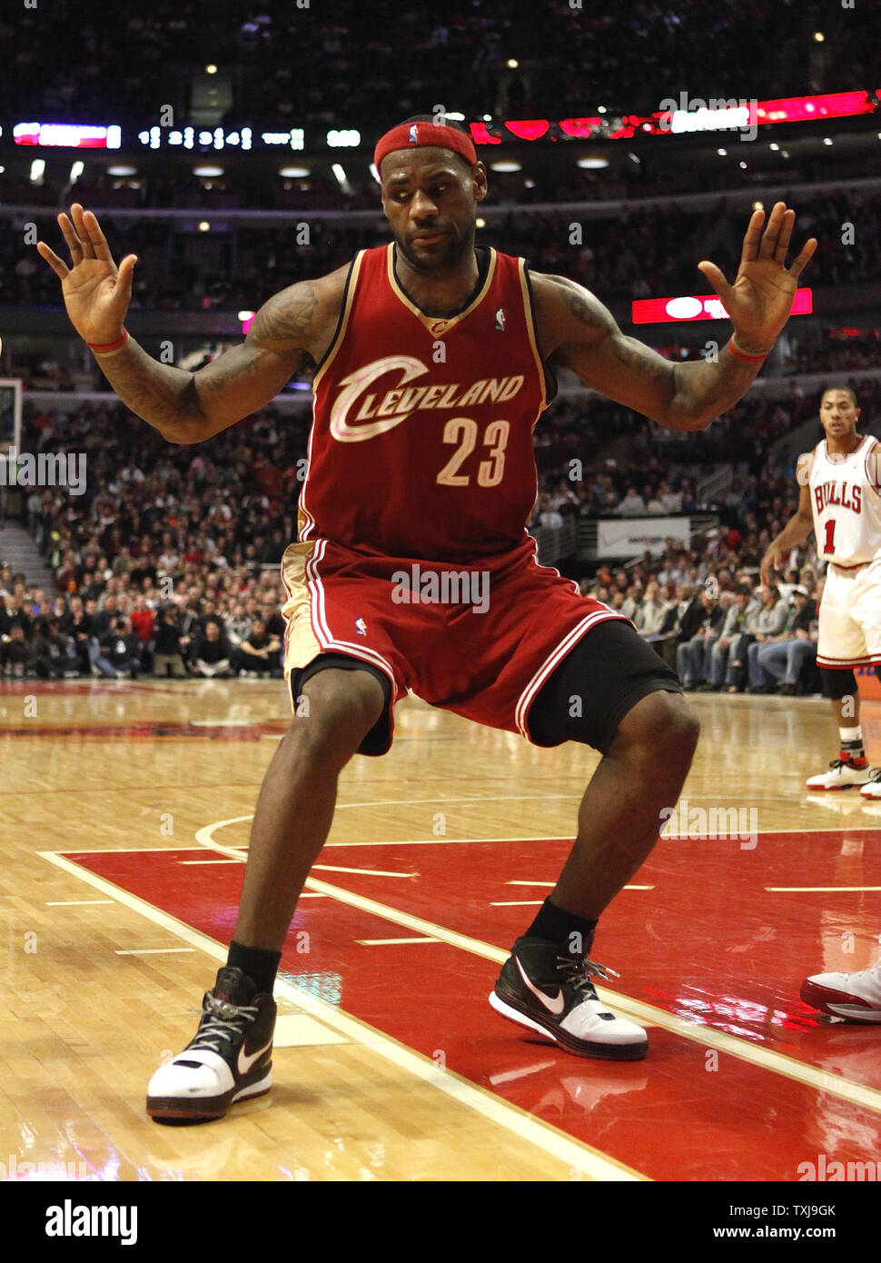 Lebron james hands up hi-res stock photography and images - Alamy