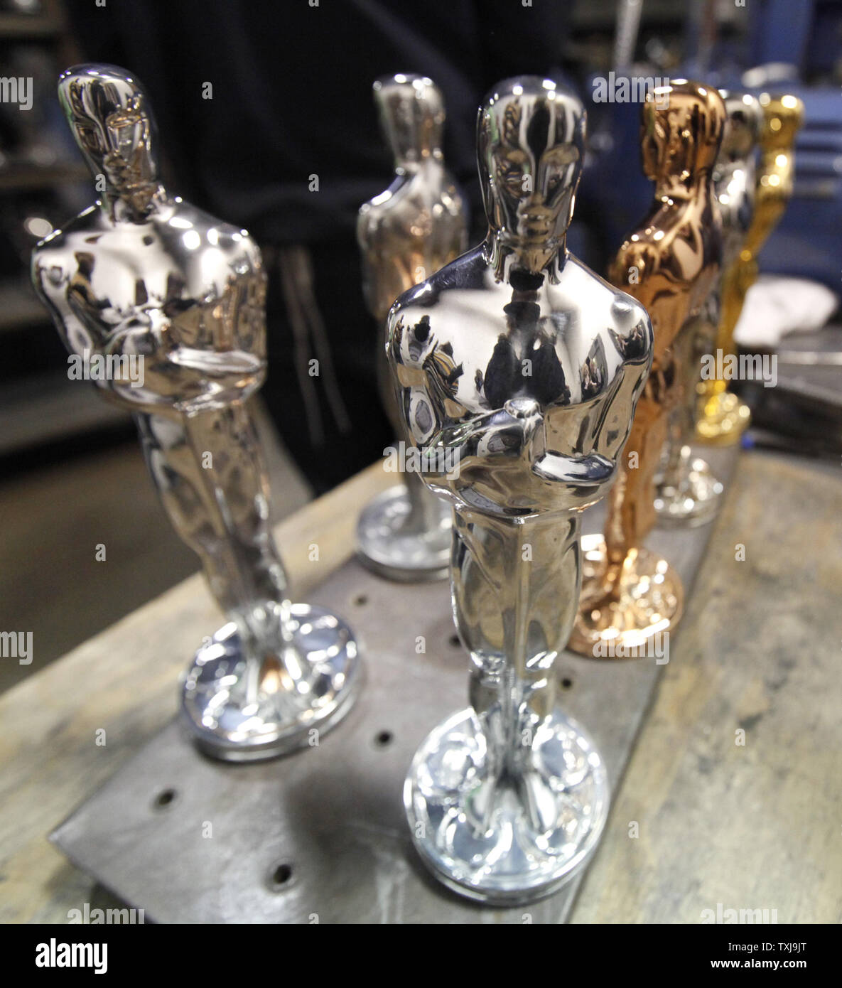 Gold plating oscar hi-res stock photography and images - Alamy