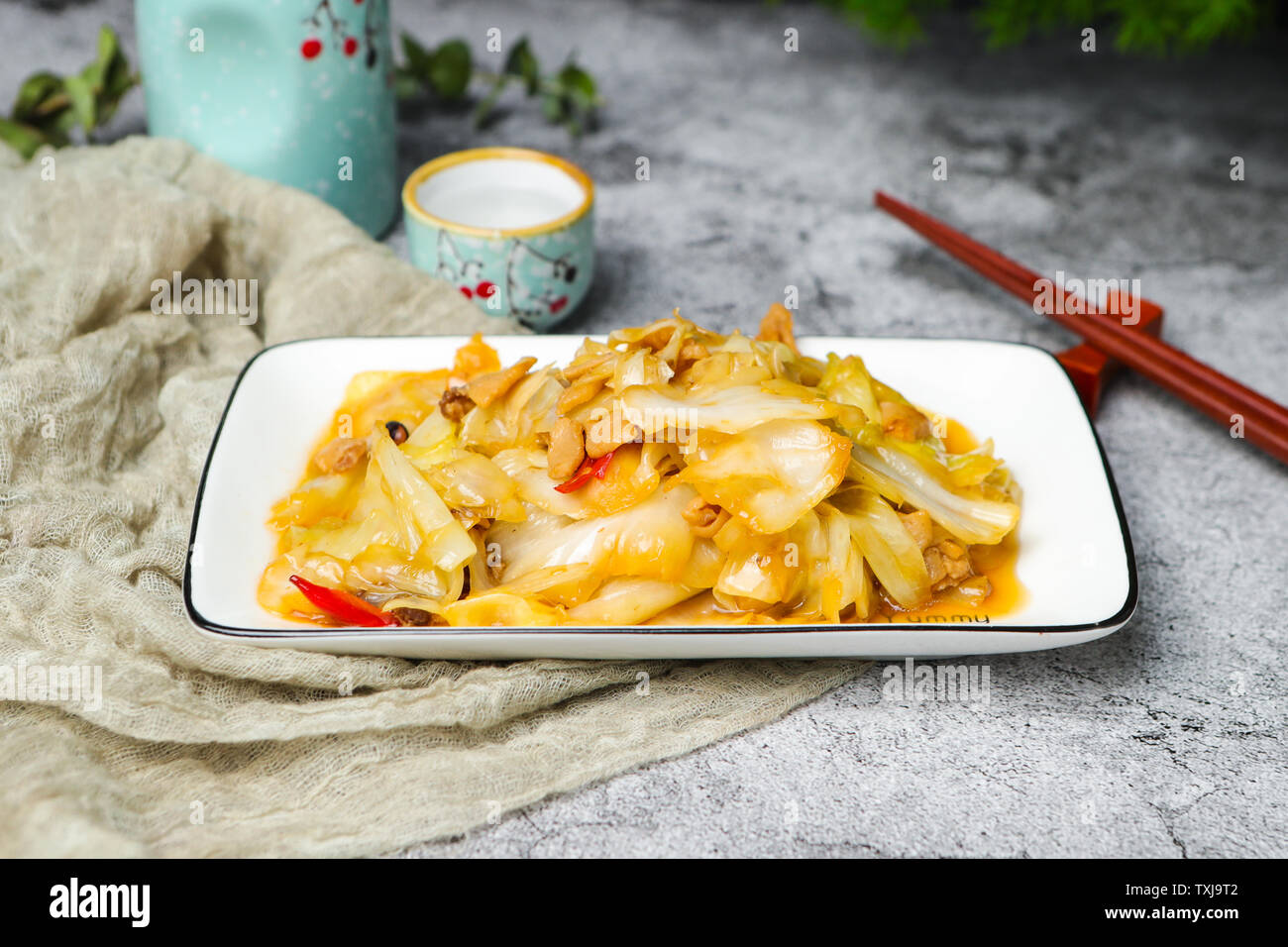 Hand torn cabbage pot hi-res stock photography and images - Alamy