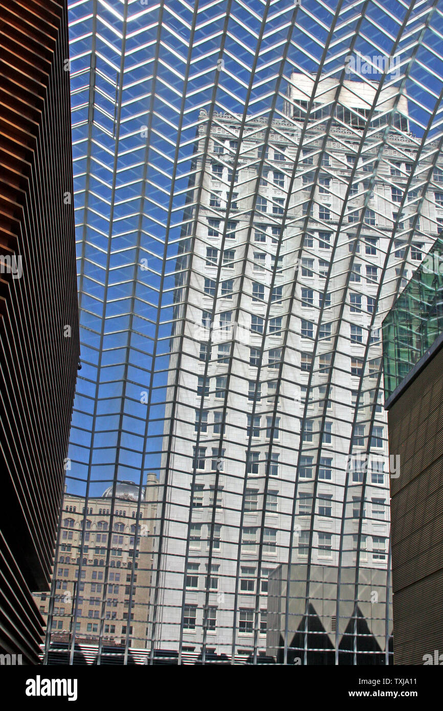 Transparent walls hi-res stock photography and images - Alamy