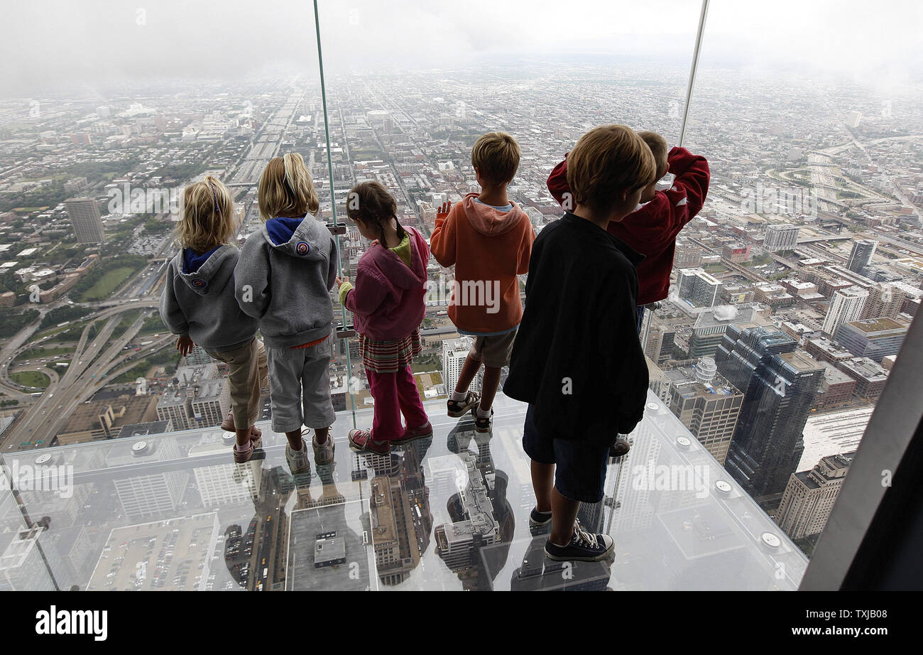 Ledge Skydeck Chicago High Resolution Stock Photography and Images - Alamy