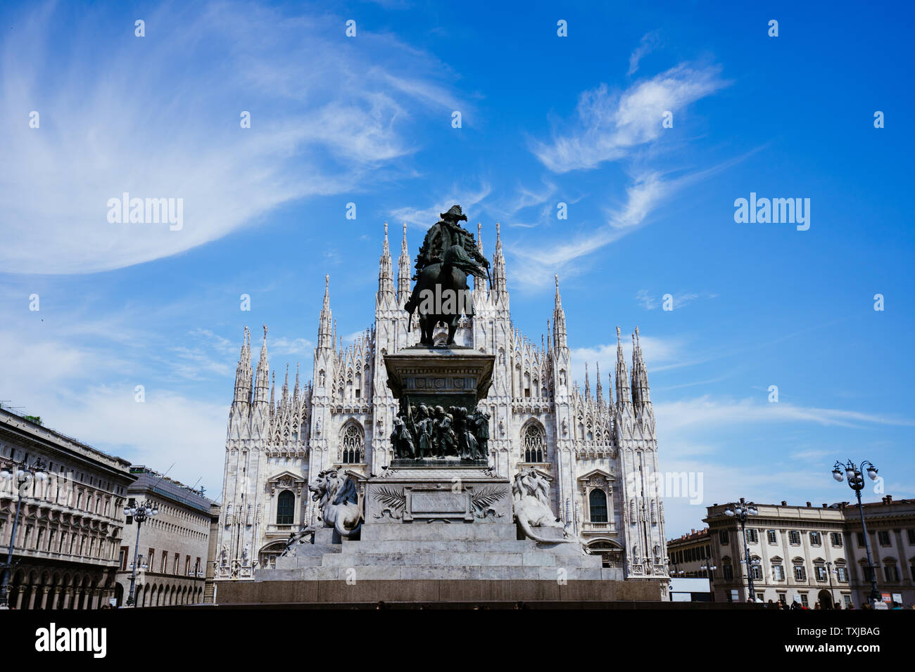 Knight statue of Milan Cathedral Stock Photo - Alamy