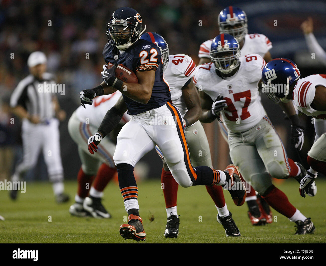 Chicago Bears running back Matt Forte (22) breaks away for a 32-yard ...