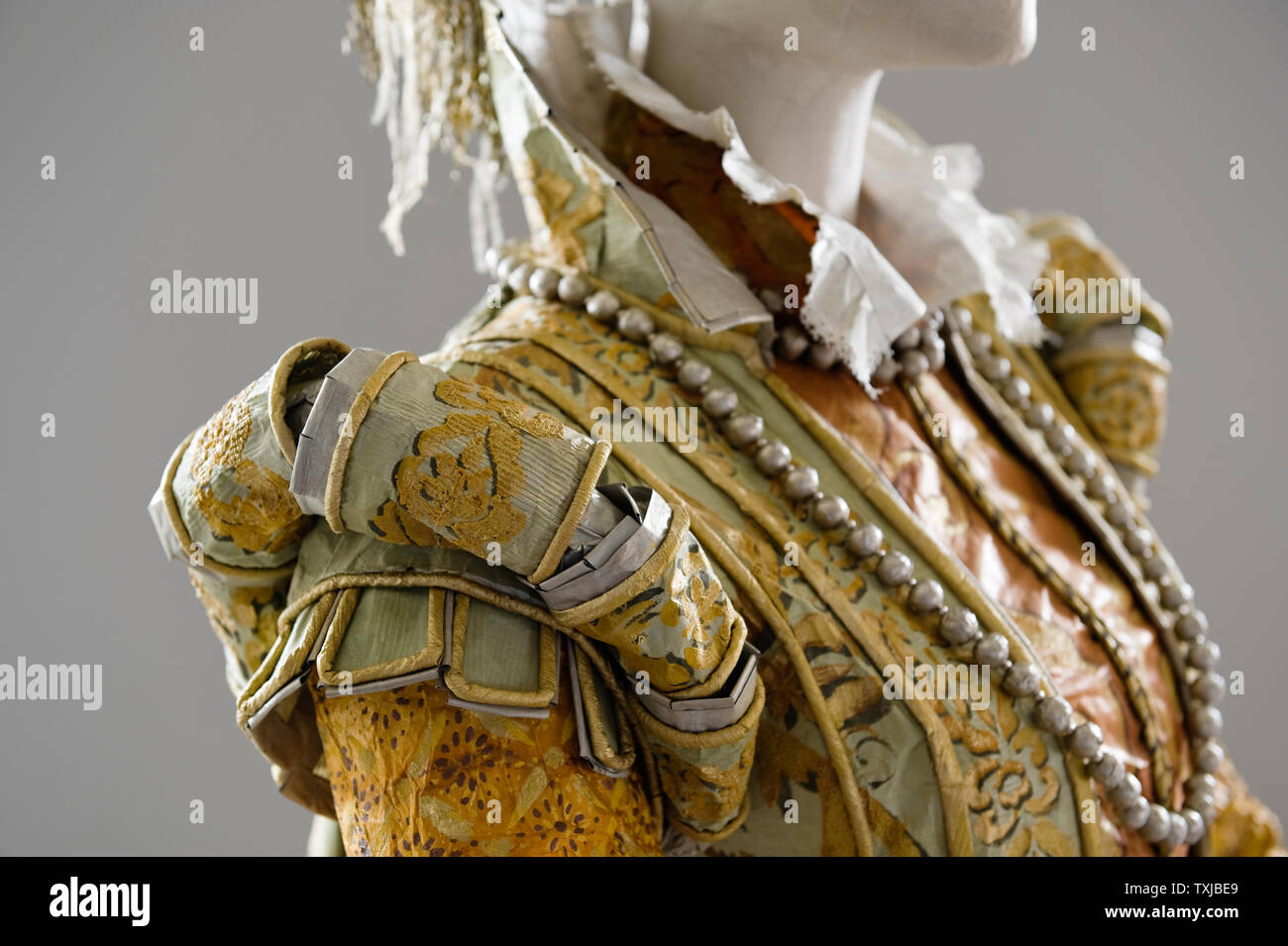 Side view mannequin hi-res stock photography and images - Alamy