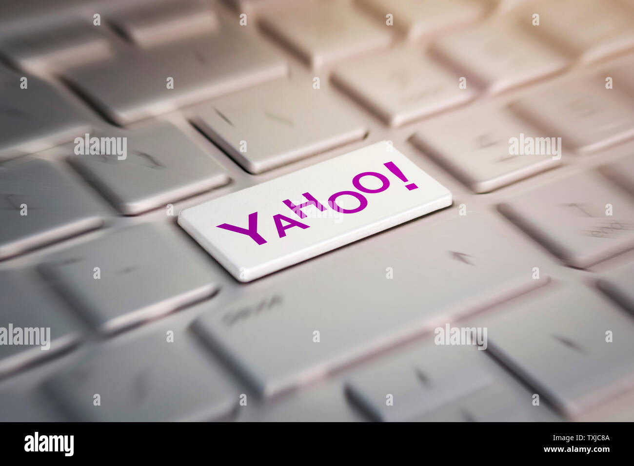 Yahoo mail logo hi-res stock photography and images - Alamy
