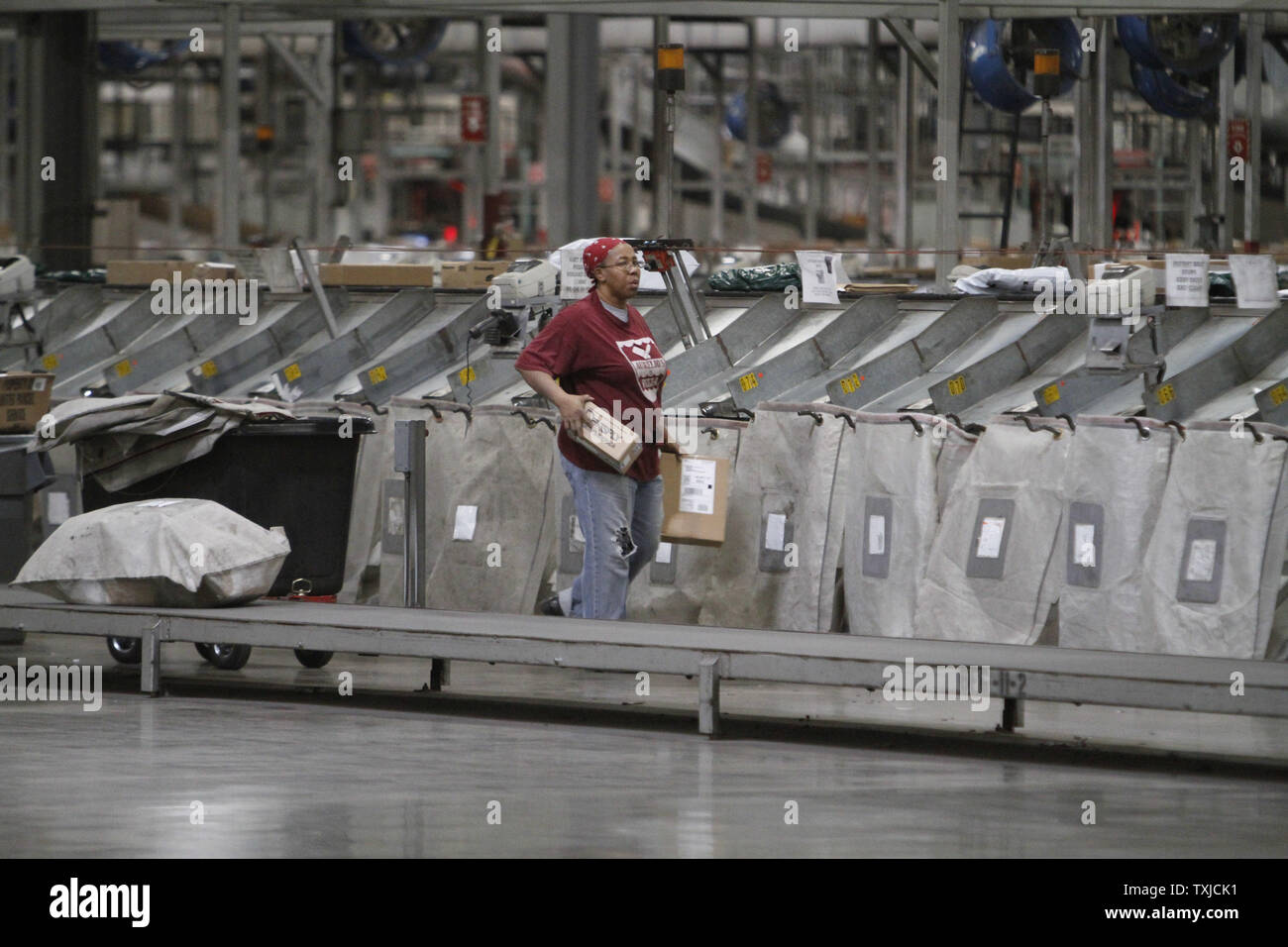 Mail sorting hub hi-res stock photography and images - Alamy