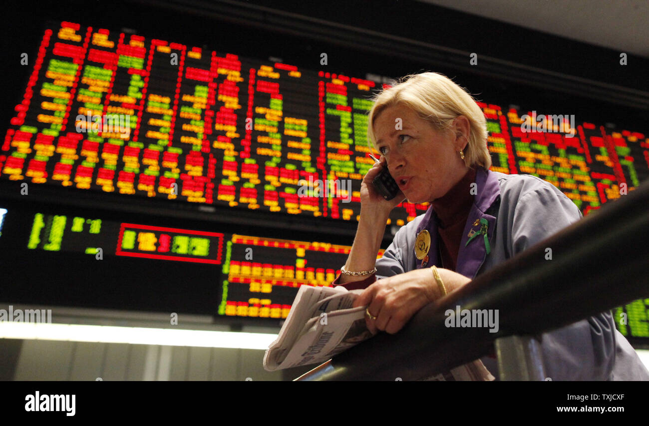 Chicago board of trade trading pit hi-res stock photography and images ...