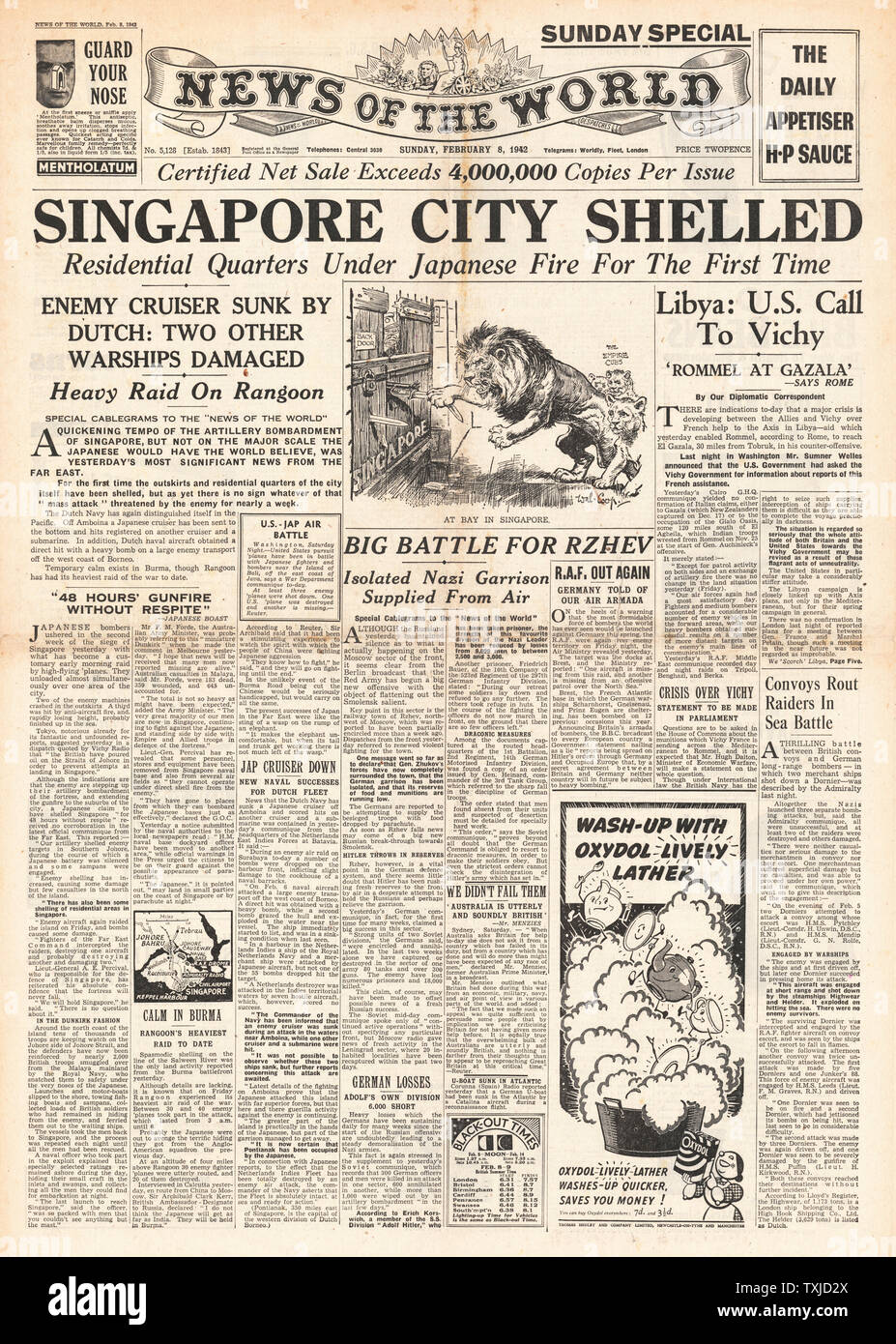 1942 front page News of the World Battle of Singapore Stock Photo - Alamy