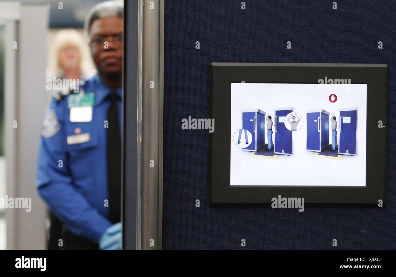 Airport screener tsa hi-res stock photography and images - Alamy