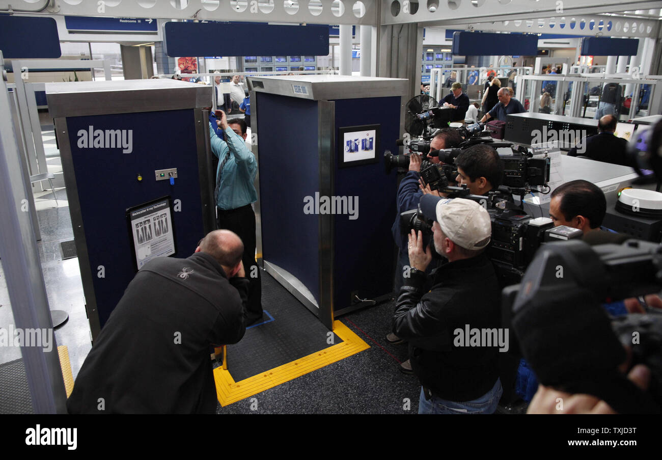 Backscatter imaging device hi-res stock photography and images - Alamy