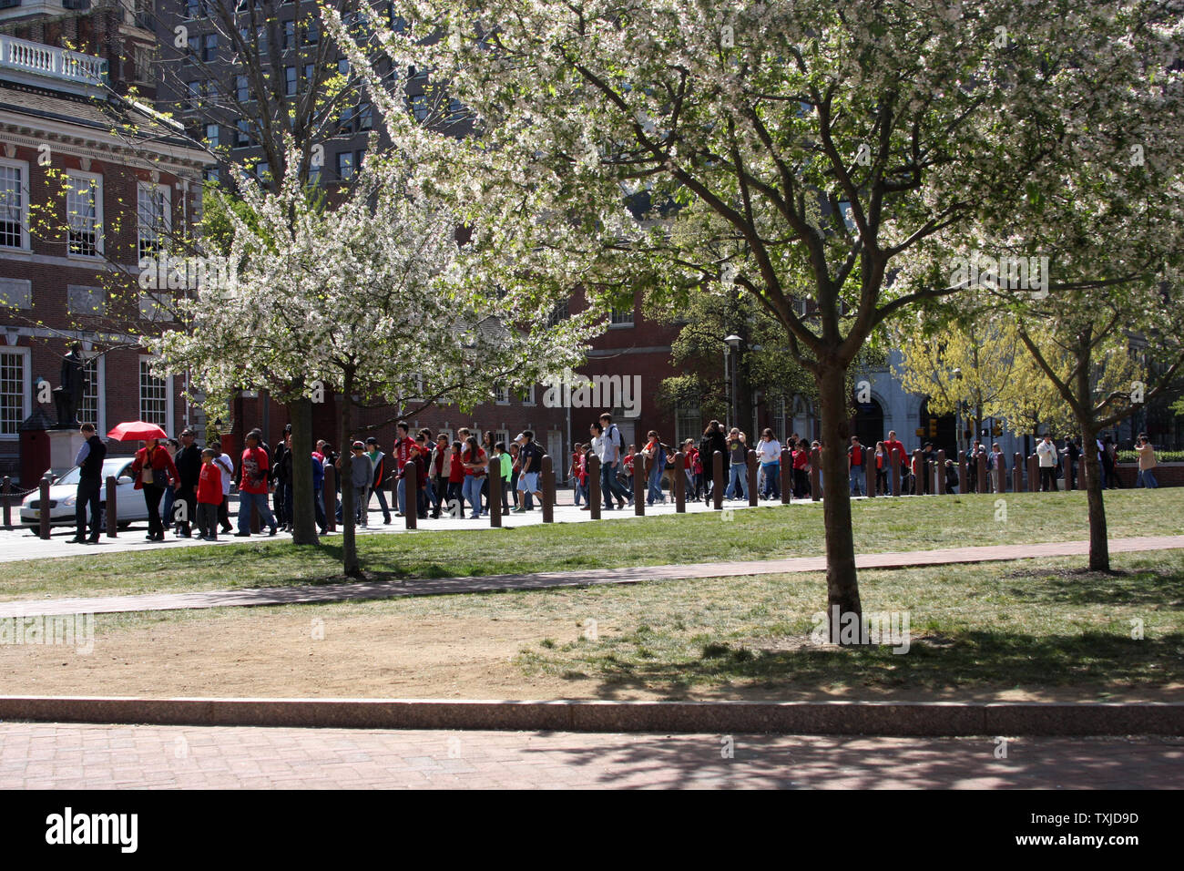 People buildings street philadelphia historical hi-res stock ...
