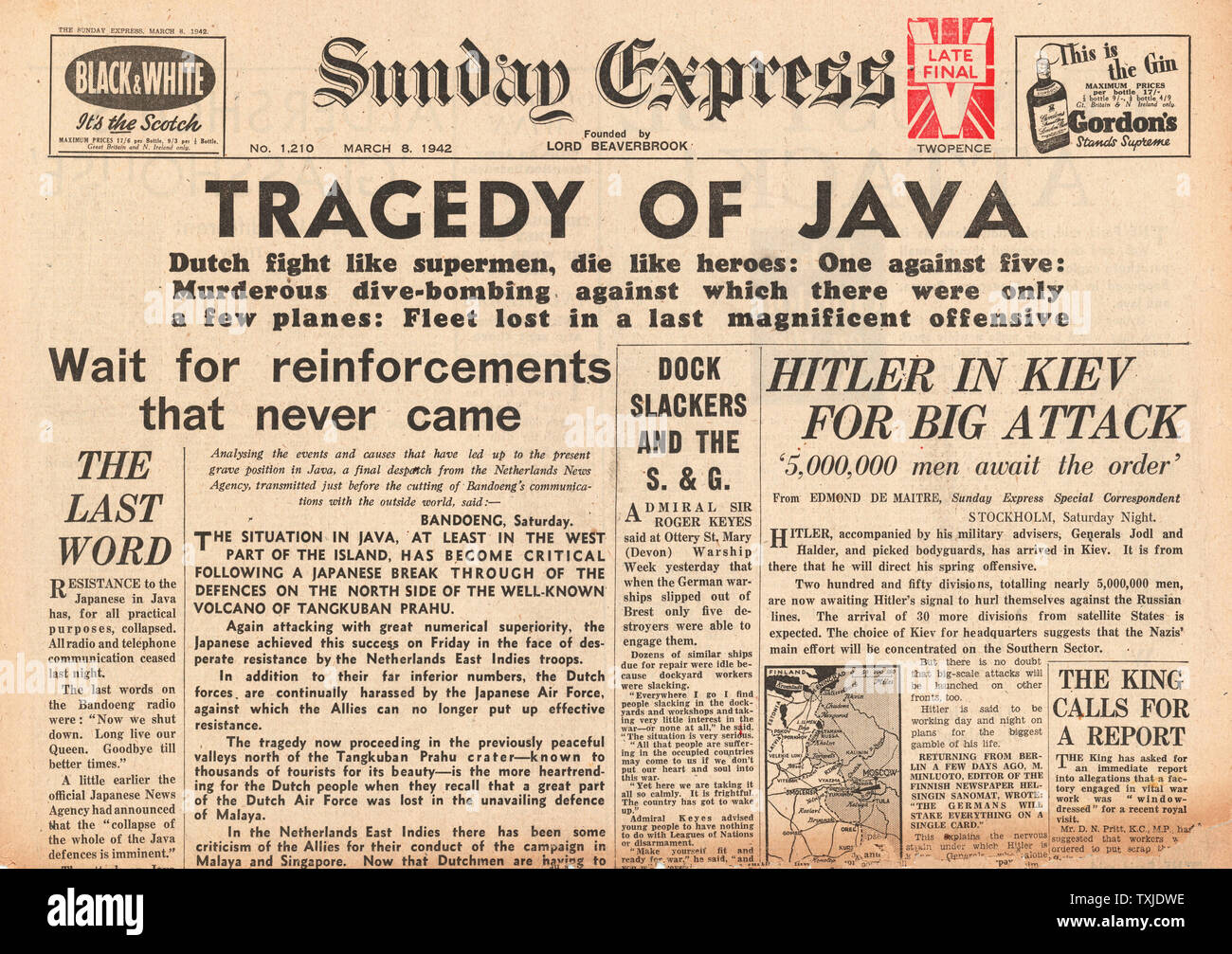 1942 front page Sunday Express Battle for Java Stock Photo - Alamy