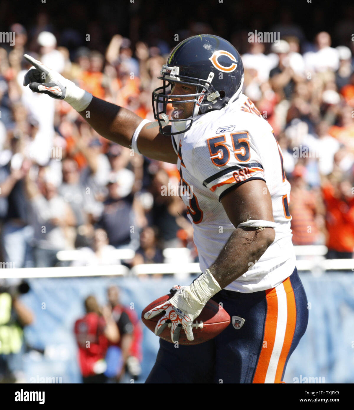 Bears linebacker lance briggs during hi-res stock photography and ...