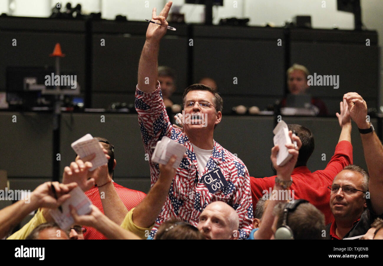 Robert Gault works in the S&P 500 Stock Index futures pit at the CME ...