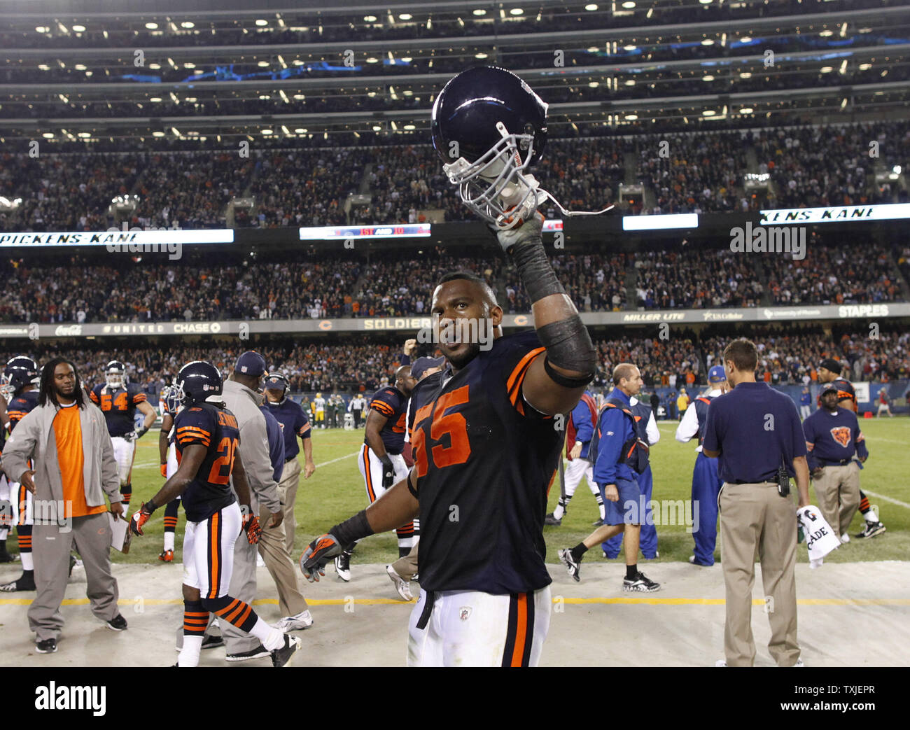 Chicago bears helmet hi-res stock photography and images - Alamy