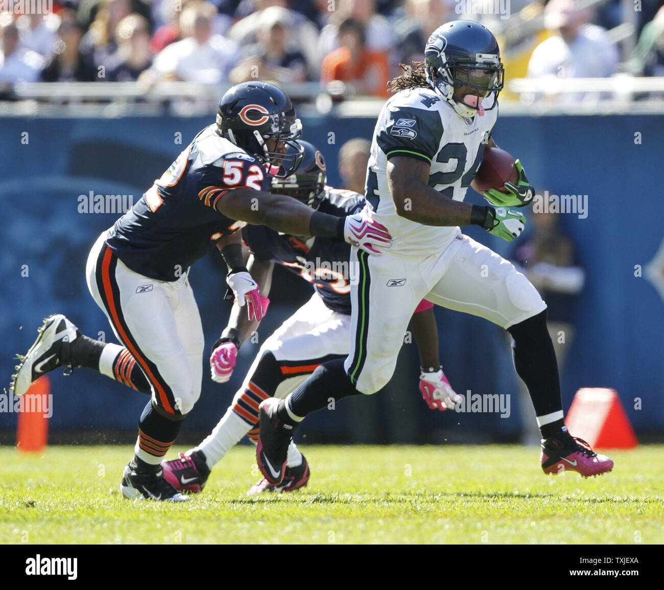 Chicago bears back charles tillman hi-res stock photography and images ...