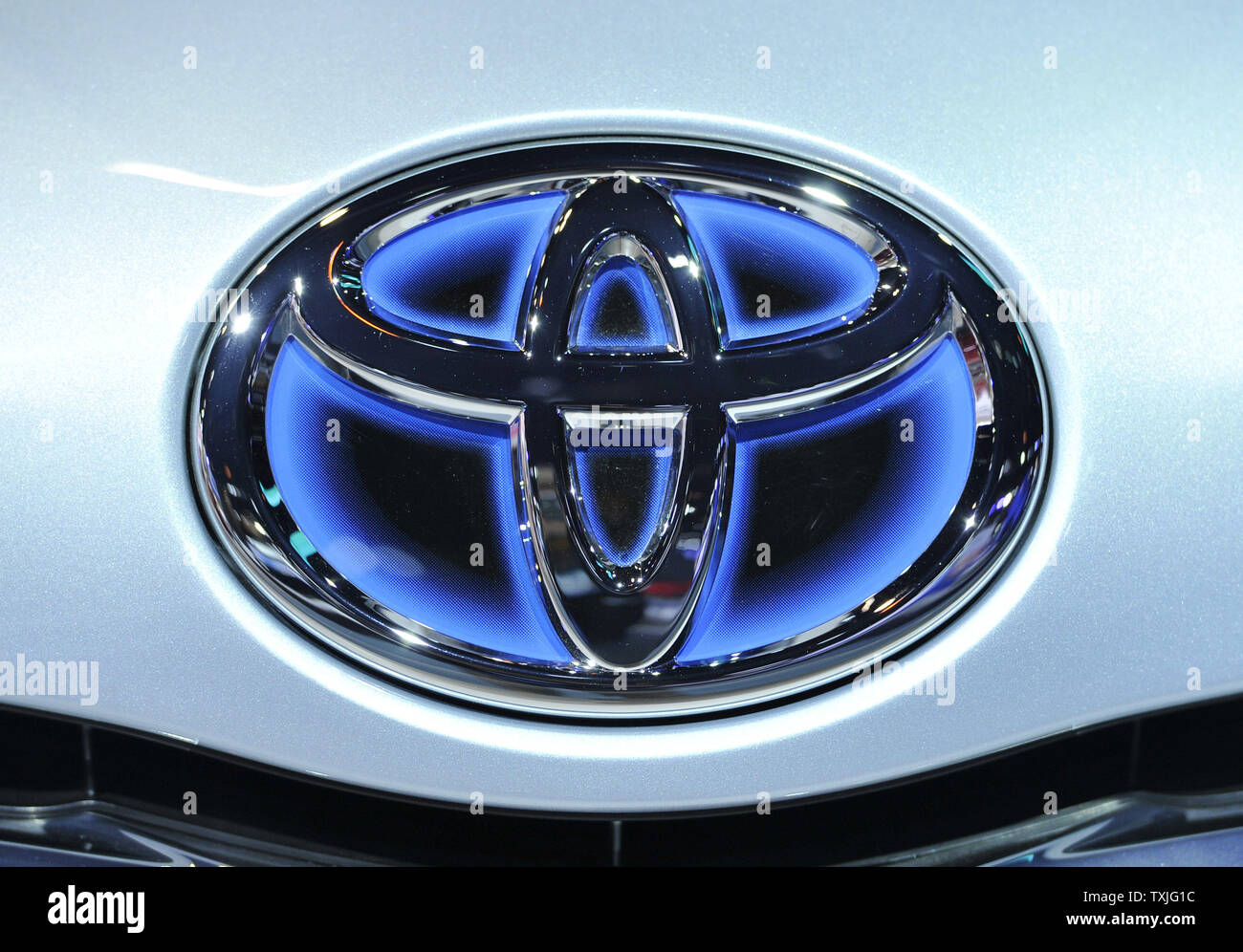 Prius logo hi-res stock photography and images - Alamy