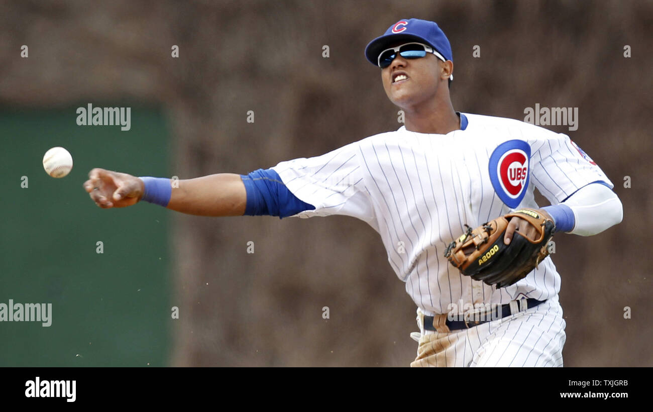 Chicago Cubs shortstop Starlin Castro throws out Los Angeles Dodgers ...