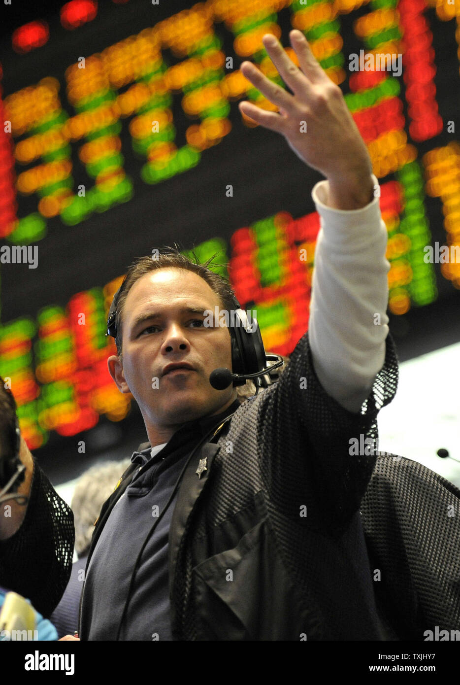 Trading signals hi-res stock photography and images - Alamy