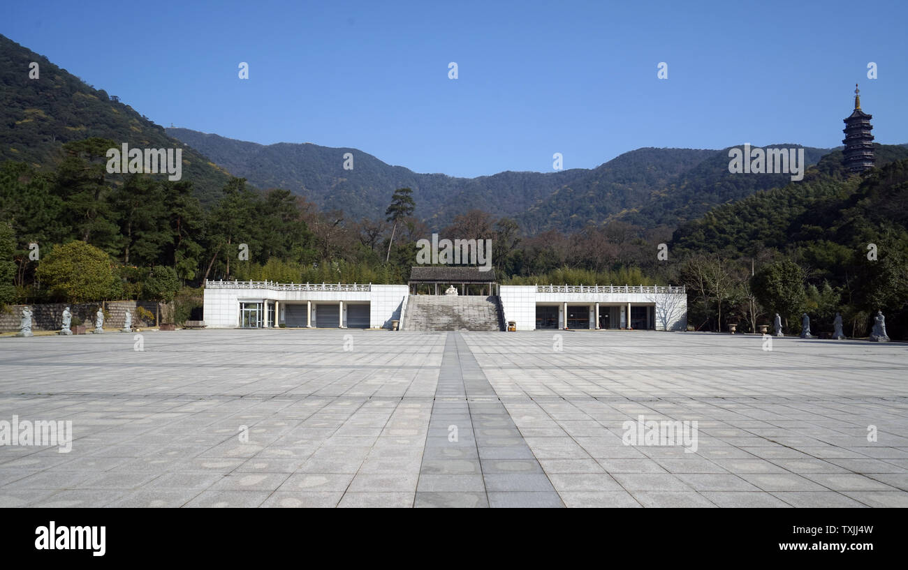 Tiantong temple hi-res stock photography and images - Alamy