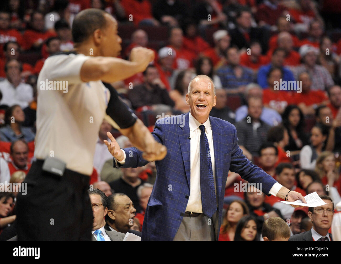 Philadelphia 76ers coach doug collins hi-res stock photography and ...
