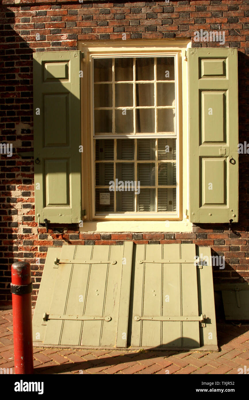 Elfreth’s Alley, Philadelphia, PA, USA. Detail of window with shutters ...