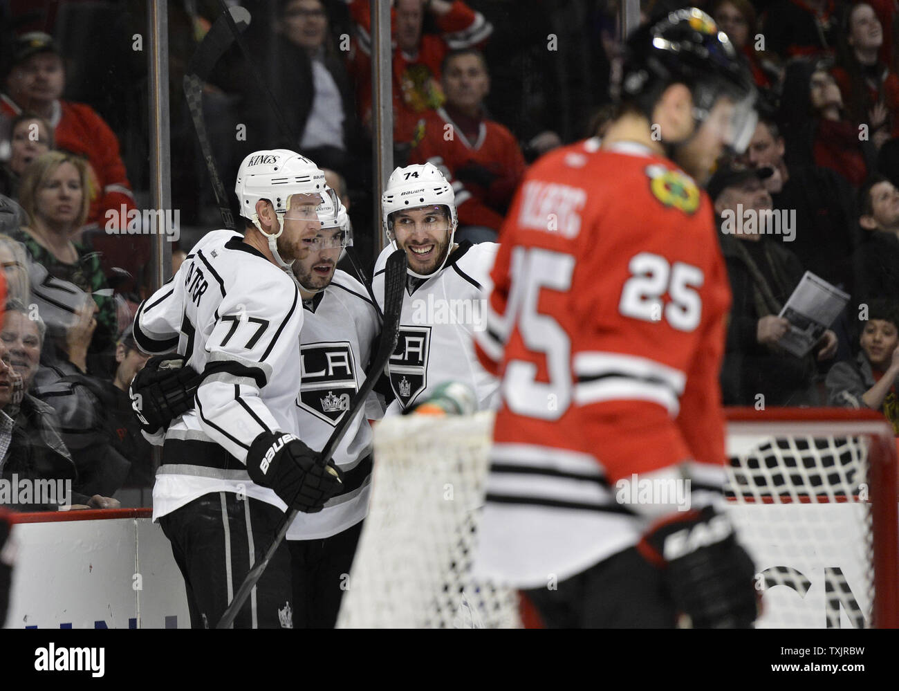 Los Angeles Kings' Jeff Carter (L-R), Drew Doughty and Dwight King ...
