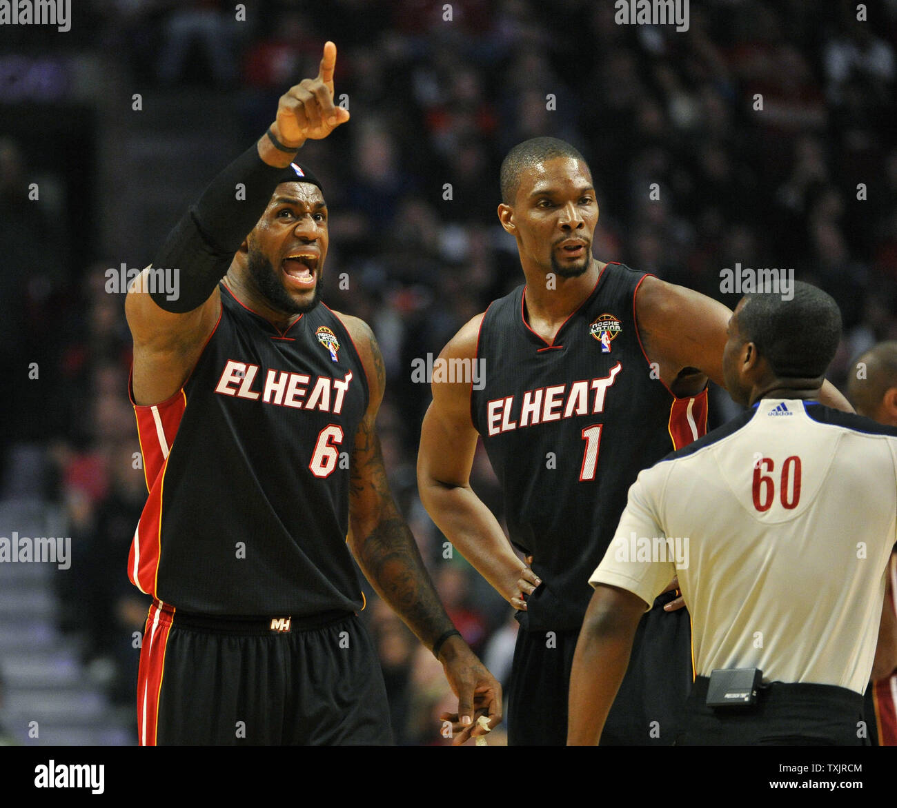 Basketball referee argue hi-res stock photography and images - Alamy