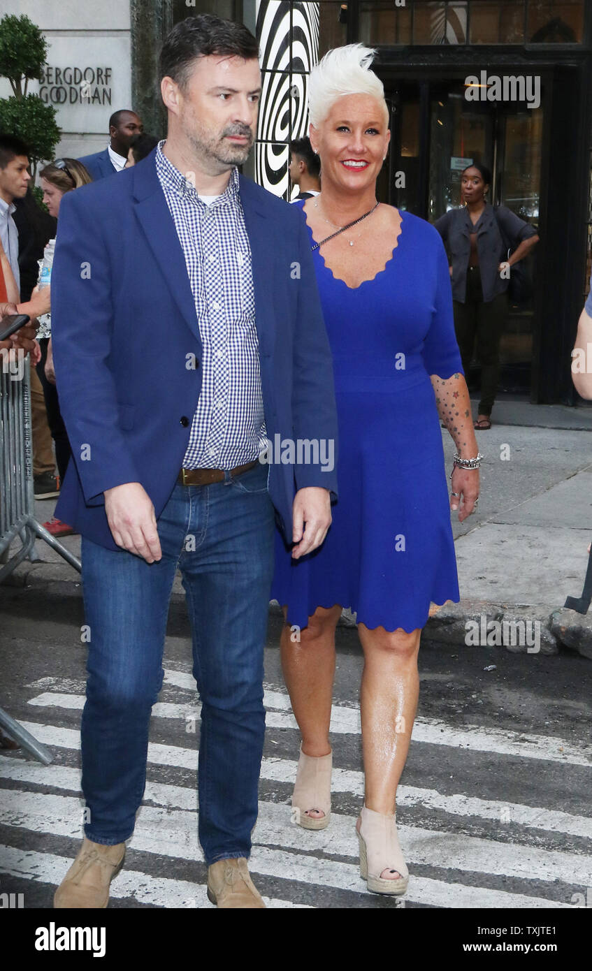 Anne burrell hi-res stock photography and images - Alamy