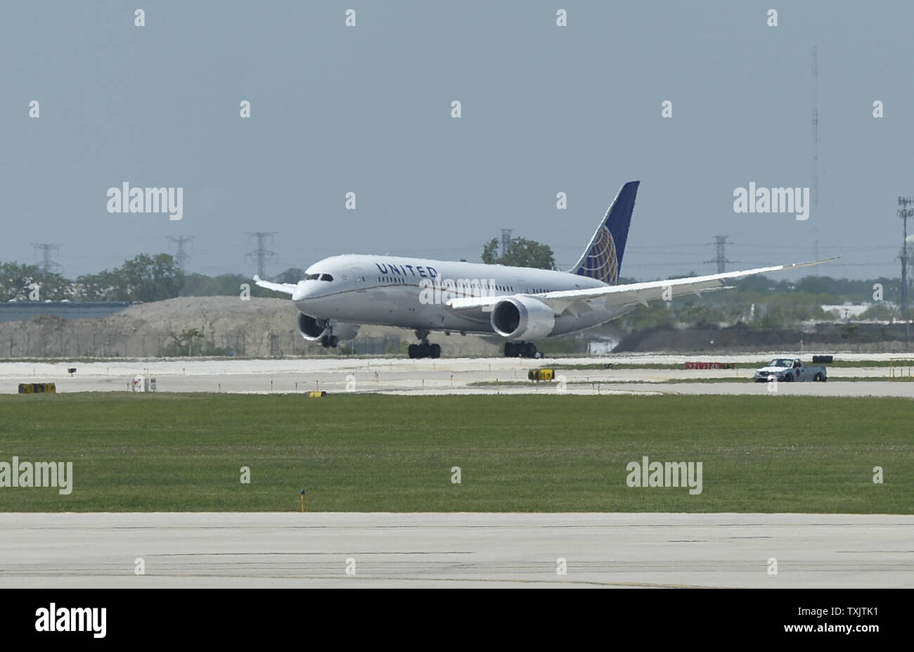Boeing 787 fire hi-res stock photography and images - Alamy