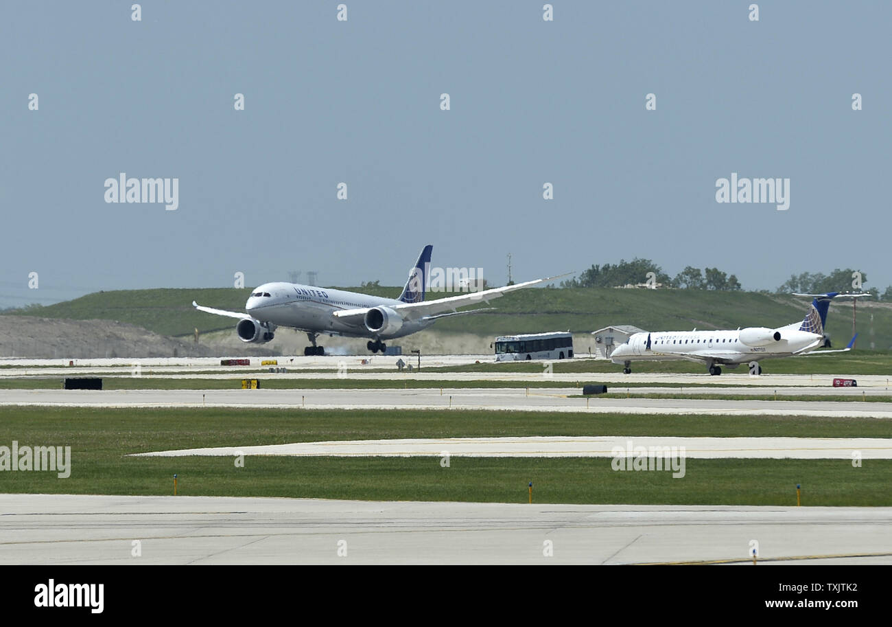 Boeing 787 fire hi-res stock photography and images - Alamy