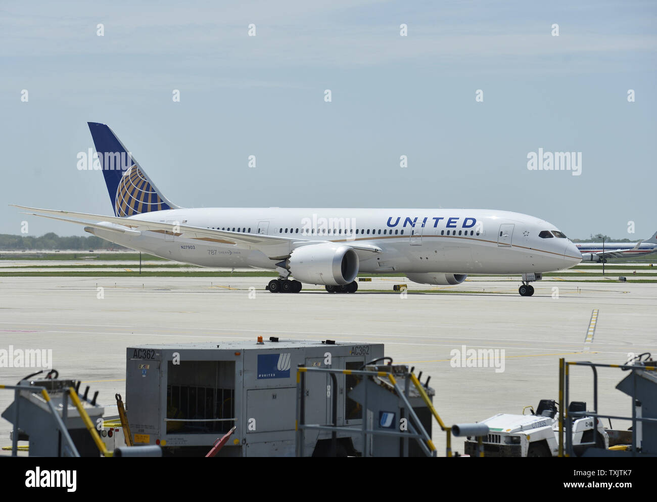 Boeing 787 fire hi-res stock photography and images - Alamy