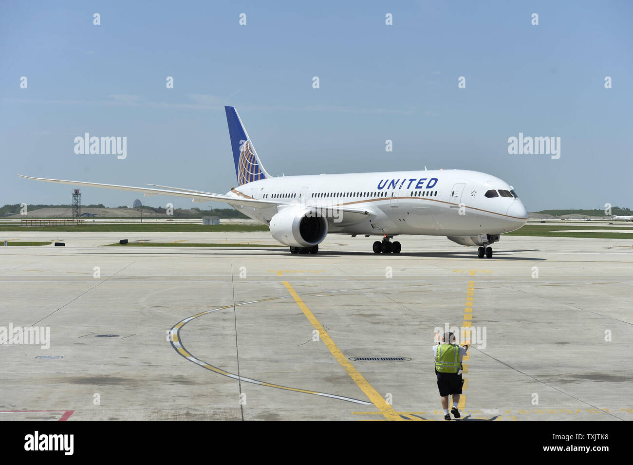 Boeing 787 fire hi-res stock photography and images - Alamy