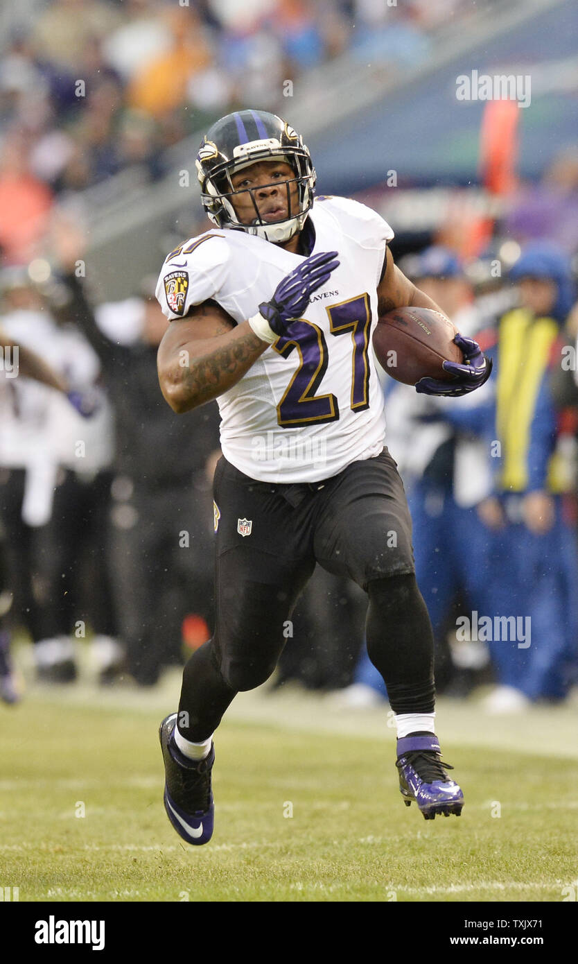 Baltimore Ravens running back Ray Rice (27) runs for 47-yards during ...