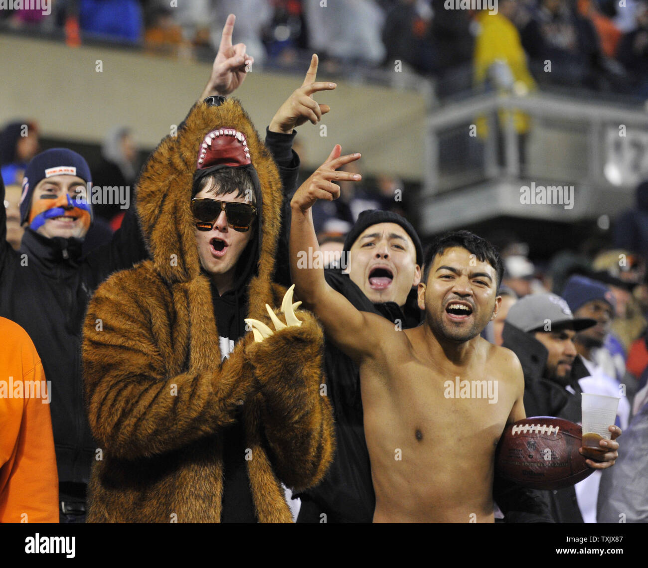 Chicago bears fans hi-res stock photography and images - Alamy