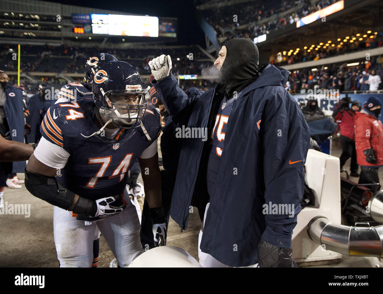 Kyle long bears hi-res stock photography and images - Alamy