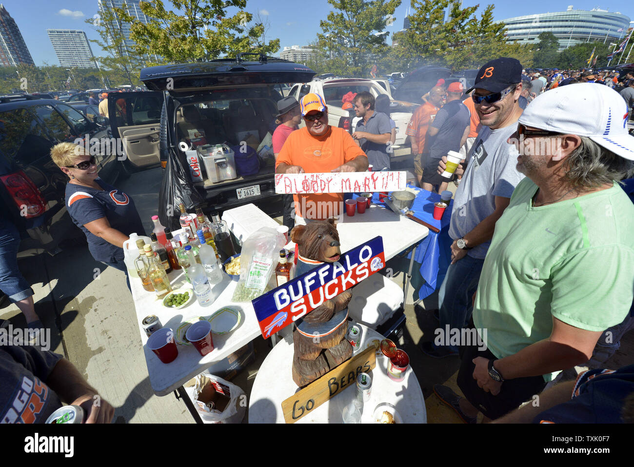 Bears soldier field tailgate hi-res stock photography and images - Alamy