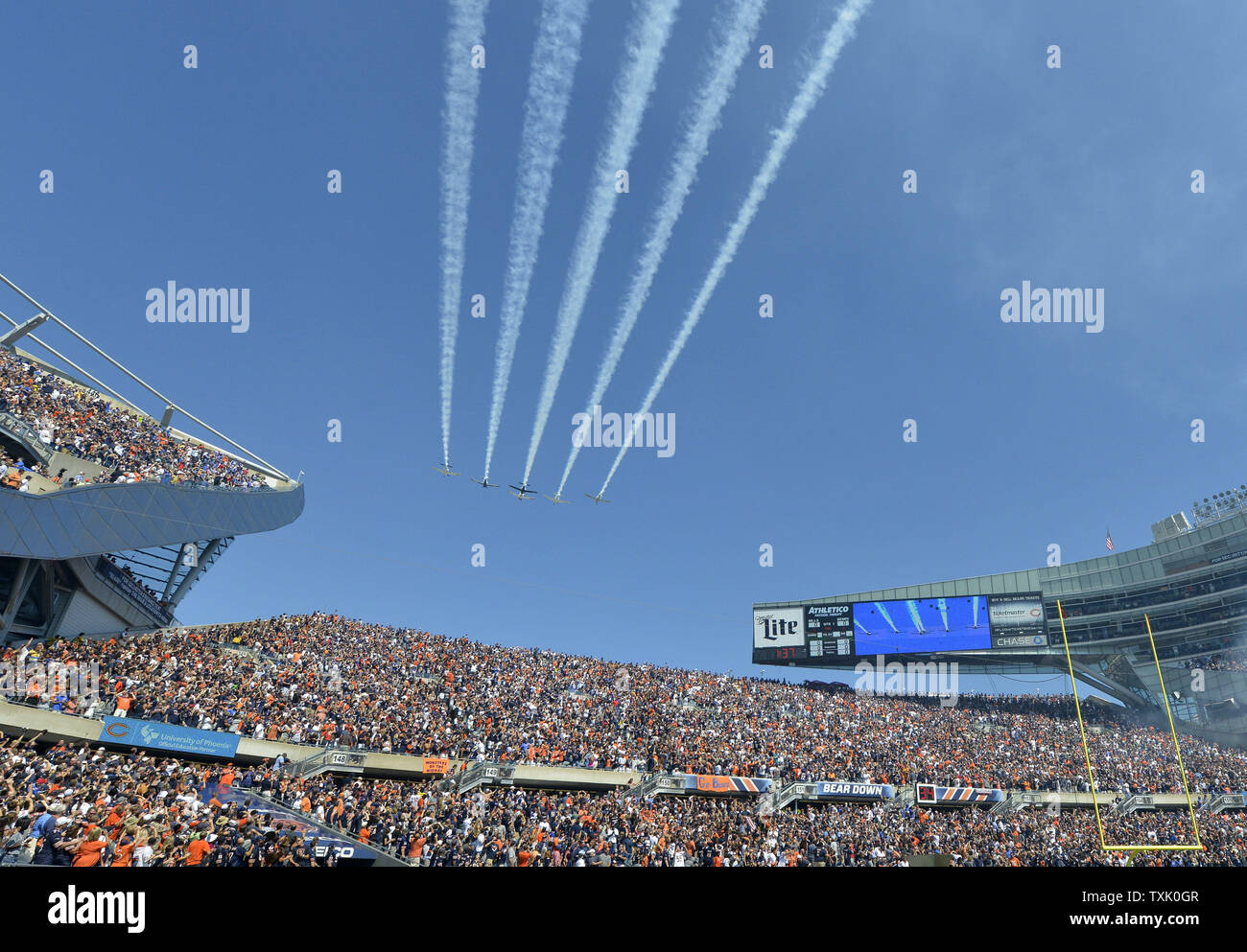 Group airplanes perform fly hi-res stock photography and images - Alamy