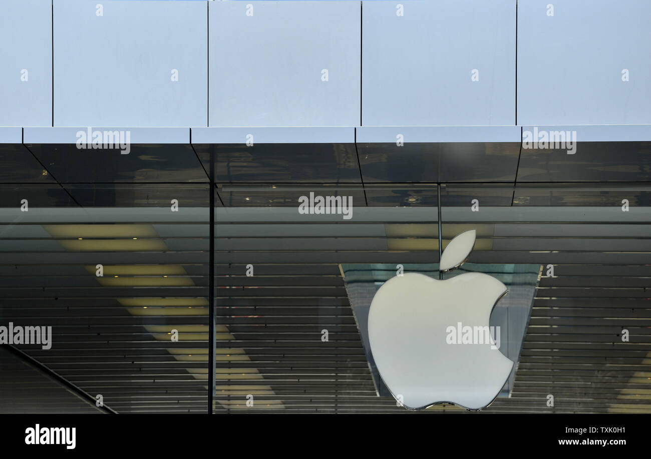 Apple headquarters cupertino logo hi-res stock photography and images ...