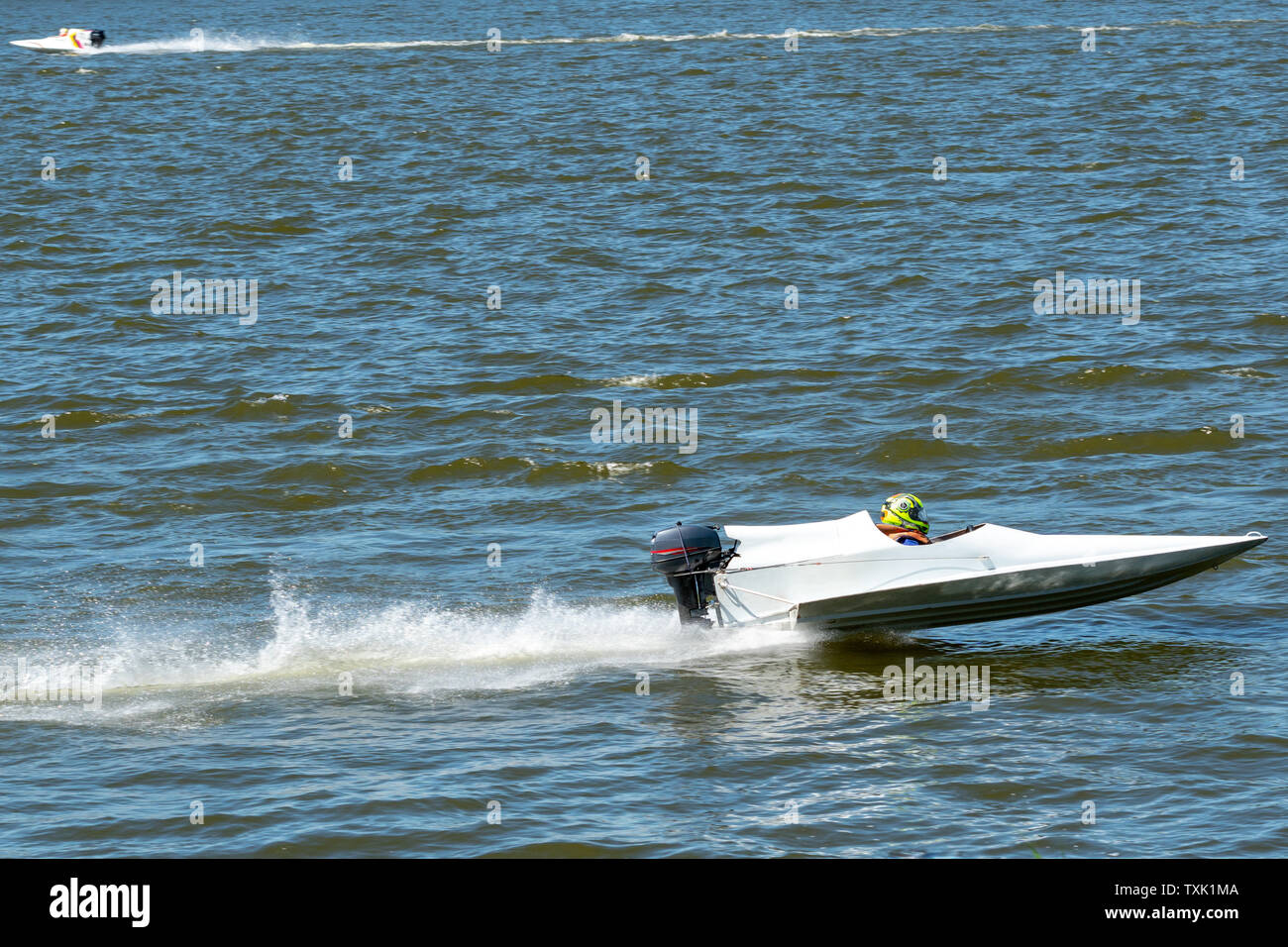 Power boats in action hi-res stock photography and images - Alamy