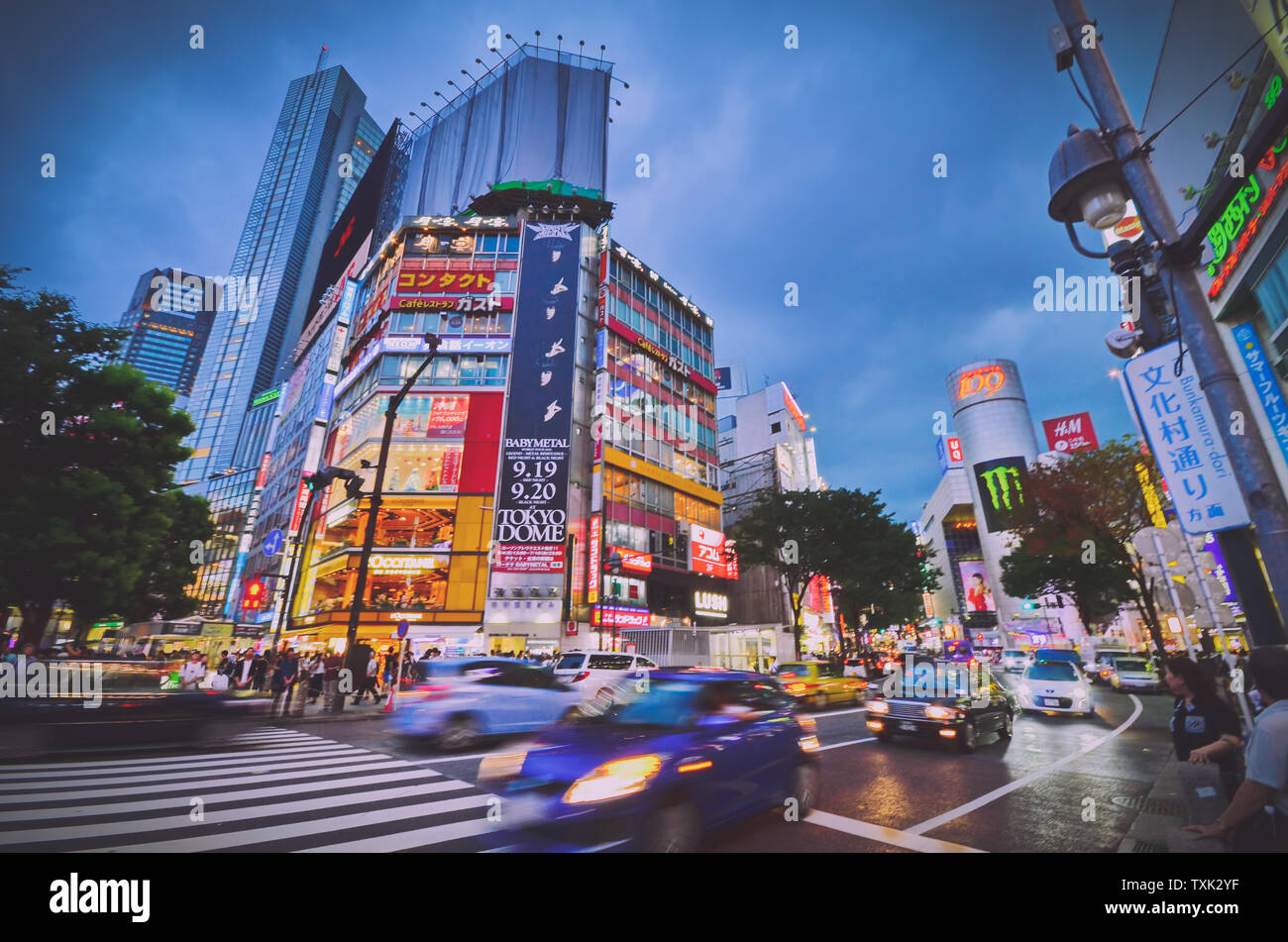 Shibuya intersection in Tokyo Stock Photo - Alamy