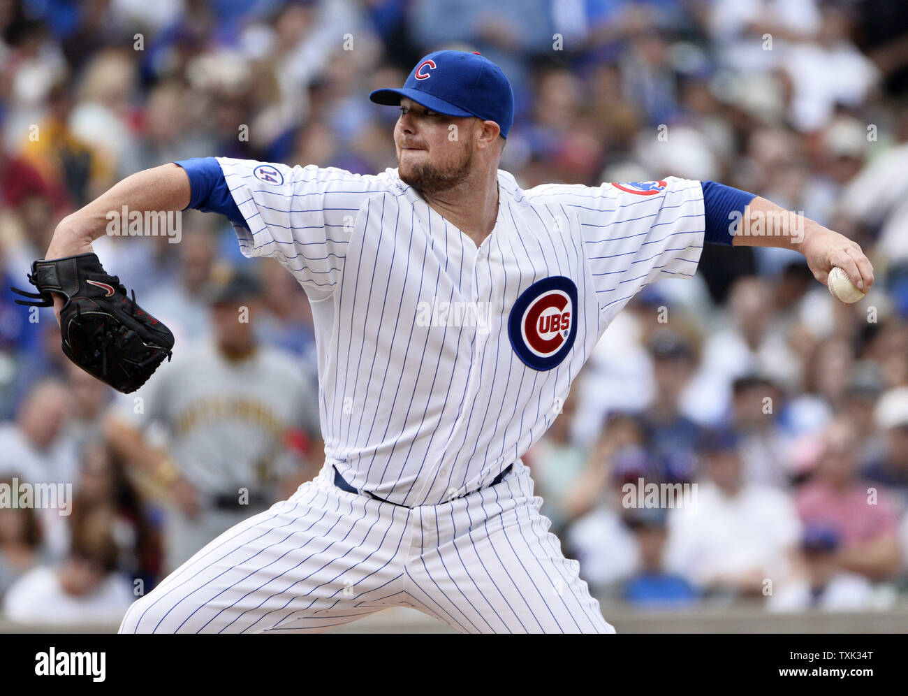 Chicago Cubs starting pitcher Jon Lester delivers a pitch during the ...