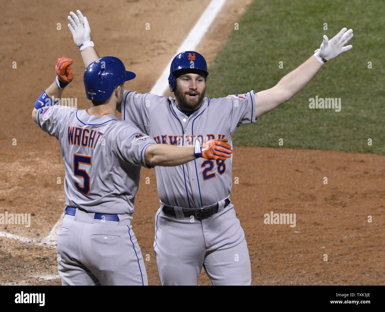 New York Mets Daniel Murphy (28) celebrates with David Wright after his ...