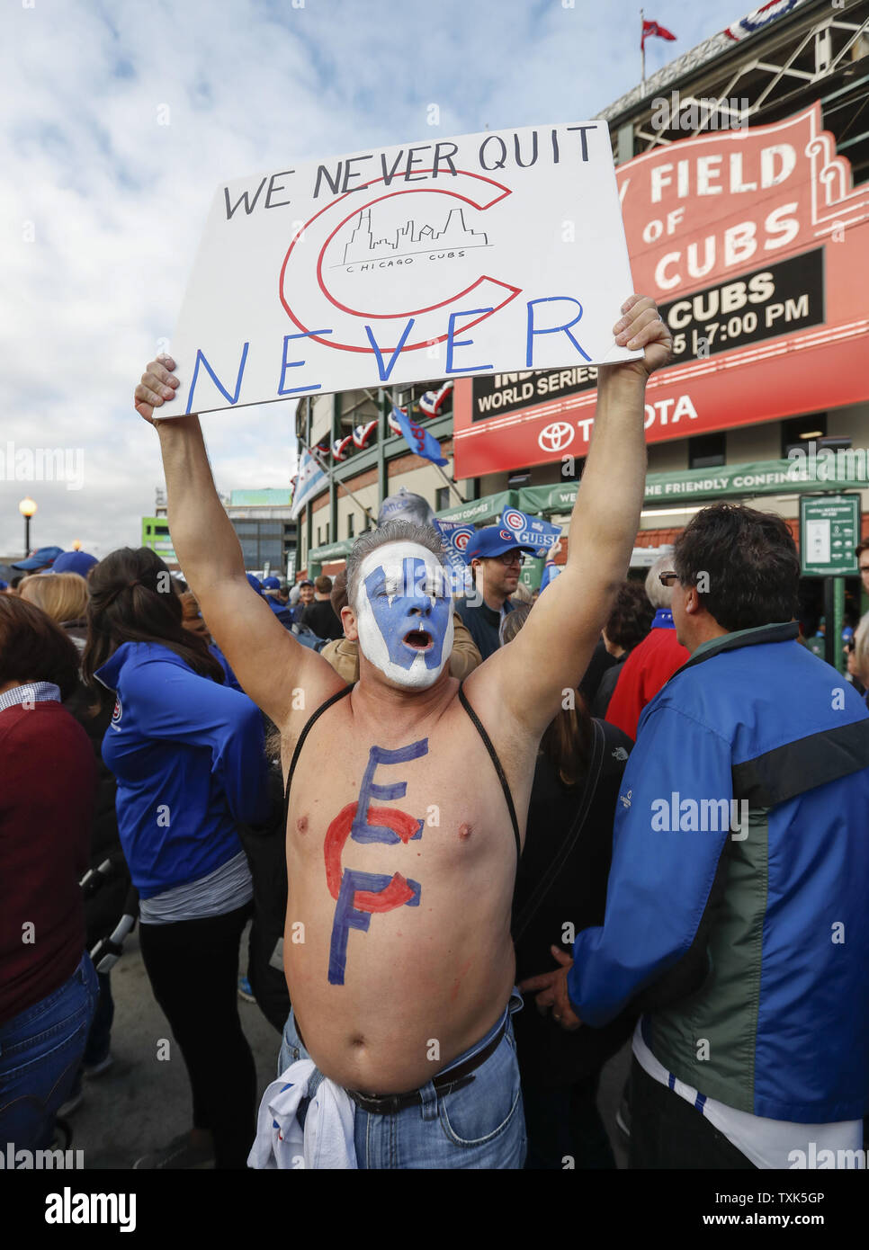 Wrigley field sign world series hi-res stock photography and images - Alamy