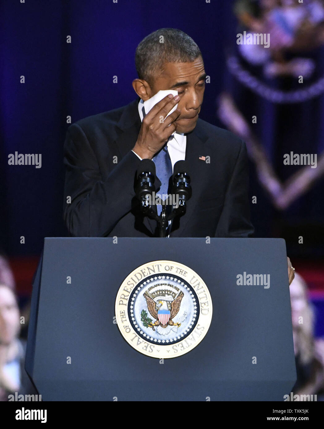 Barack obama farewell speech 2017 hi-res stock photography and images ...
